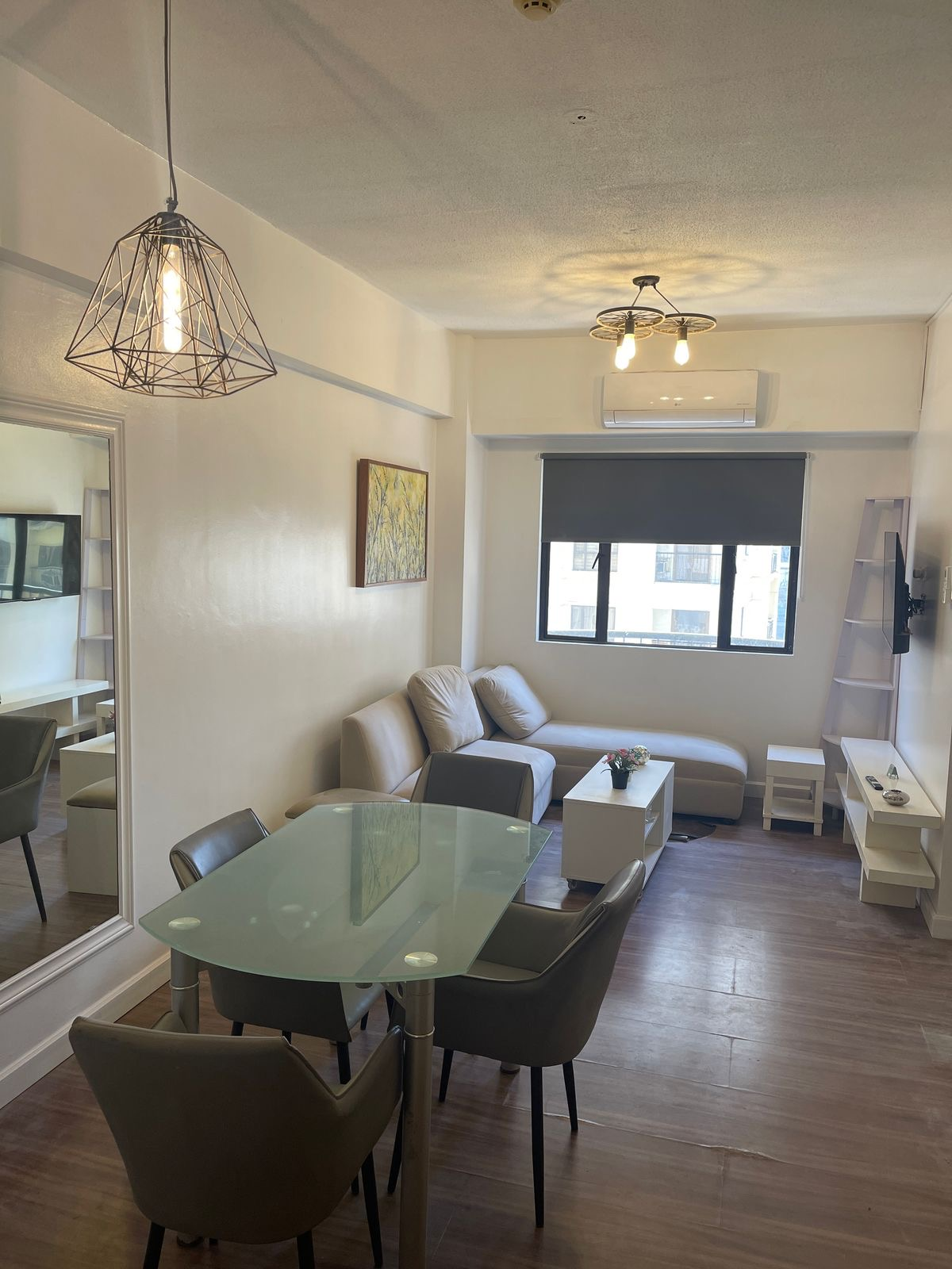 Dormy 697 - Renovated Fully furnished 1BR Forbeswood Heights