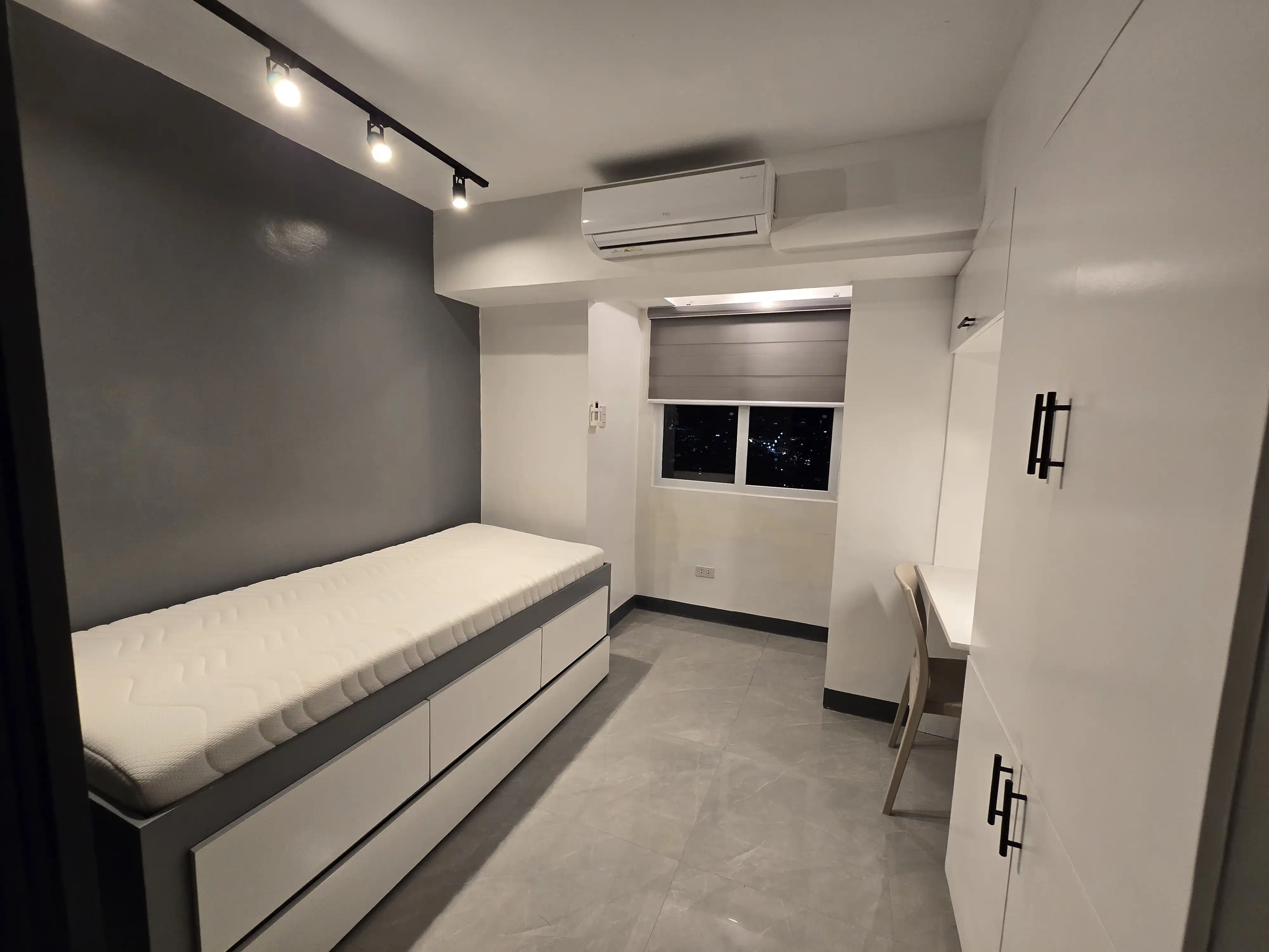 Suzy 614 - Condominium unit near PGH along Taft Manila
